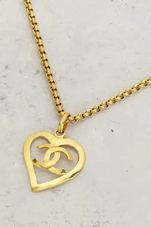 Chanel 1995 Cc Heart Necklace - Gold