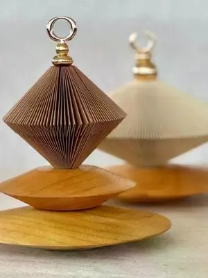 BY GABS Pião Sculpture