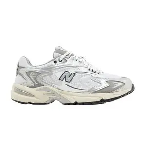 NEW BALANCE 725v1 Sneakers - Silver