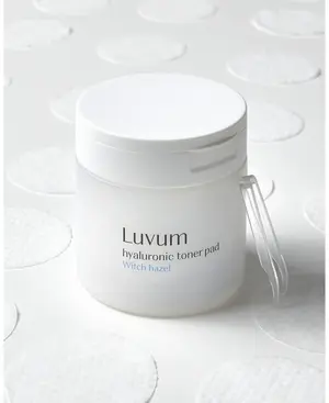 LUVUM Witch Hazel Hyaluronic Toner Pad