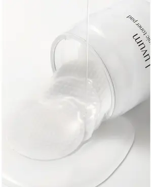 LUVUM Witch Hazel Hyaluronic Toner Pad