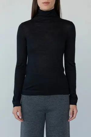 SSKEIN Turtleneck Pullover - Black