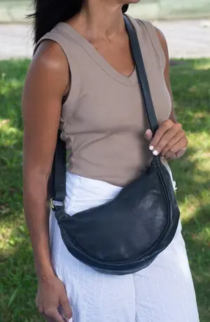 BOLSA NOVA Hug Hobo Bag - Black