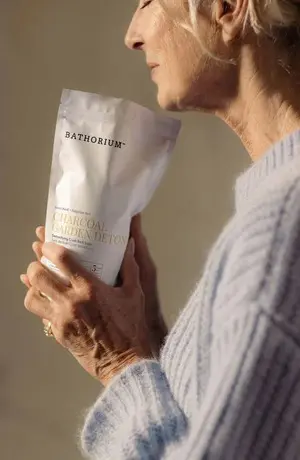 BATHORIUM Charcoal Garden Detox Crush Bath Soak