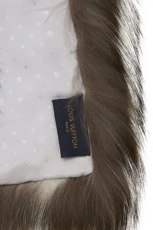 LOUIS VUITTON Fur Logo Muffler