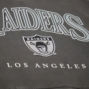 Mitchell & Ness Los Angeles Raiders Slot Pullover Hoodie
