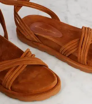 GIANVITO ROSSI Lianne Suede Sandals - Beige