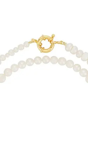 Timeless Pearly Shelly Necklace - White