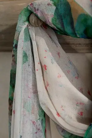 ELIZABETH GILLETT Garden Frame Scarf - Green Pattern