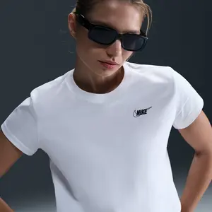 Nike Sportswear Club Cropped Graphic T-shirt - White