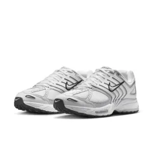Nike Pegasus 2005 Athletic Sneakers