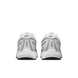 Nike Pegasus 2005 Athletic Sneakers