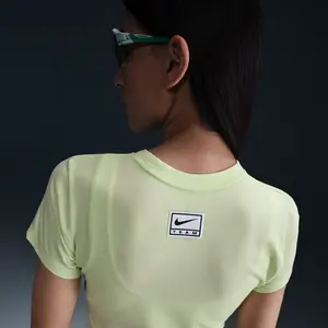 Nike Sportswear Slim Cropped T-shirt