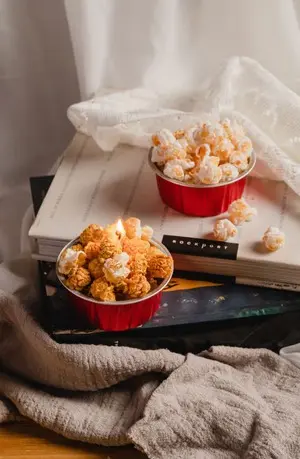 SOUTHLAKE GIFTS Popcorn Candle Bowl - Caramel