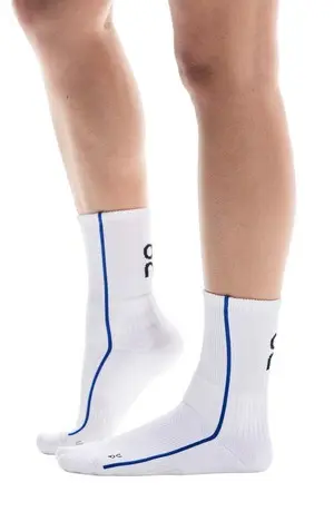 On Court Crew Socks - White/indigo