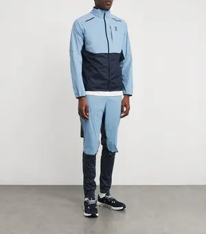 On 6 Trainers - Navy
