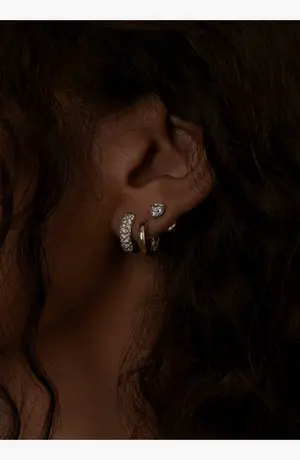 KINN Classic Huggie Earrings - Single