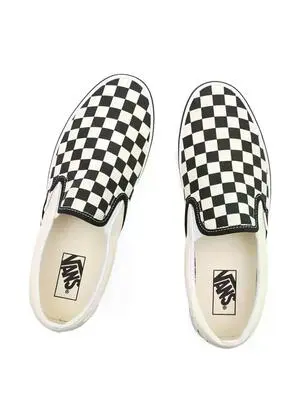 VANS Classic Slip-on Sneakers - Black