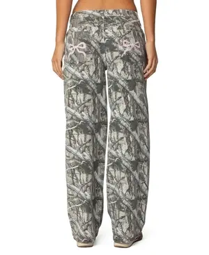 EDIKTED Camo & Bow Low Rise Jeans