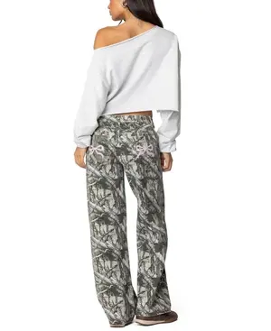 EDIKTED Camo & Bow Low Rise Jeans