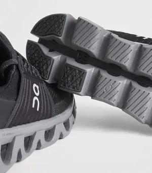 On Cloudswift 4 Ad Trainers - Black