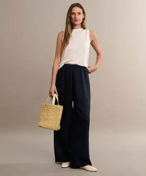 Jenni Kayne Capri Handheld Bag