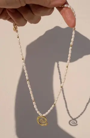 Ettika Aura Swirl Pendant Freshwater Pearl Necklace - Gold