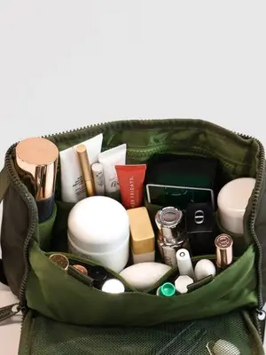 AUGUSTNOA Dopp Kit - Olive Green