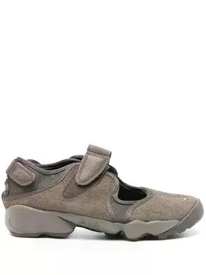 Nike Rift Sneakers