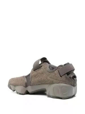 Nike Rift Sneakers