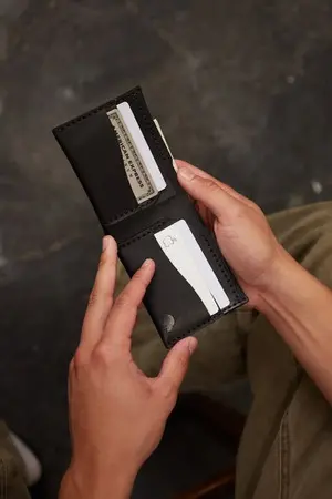 EZRA ARTHUR No. 6 Classic Bifold Wallet - Black