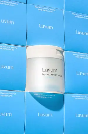 LUVUM Witch Hazel Hyaluronic Toner Pad