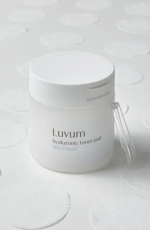 LUVUM Witch Hazel Hyaluronic Toner Pad