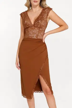 POPILUSH Sculpting Plunge Lace Bodysuit - Chocolate