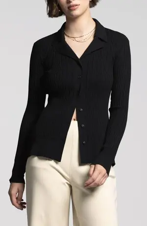 Weekend Los Angeles Button Up Tops