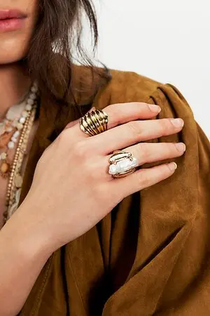 Free People Clasped Pearl Ring - Gold/pearl