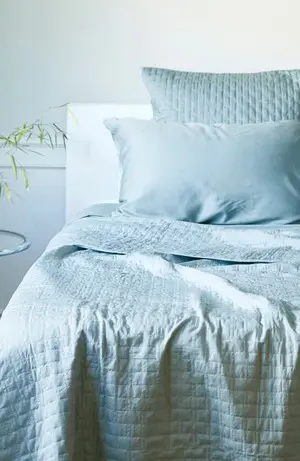 BEDVOYAGE Luxury 100% Viscose Cooling Quilted Brick Coverlet Indigo