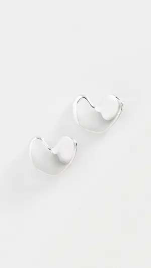 Agmes Sculpted Heart Stud Earrings