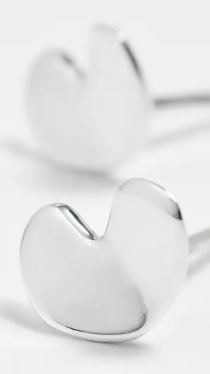 Agmes Sculpted Heart Stud Earrings