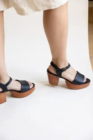 FORTRESS Hannah Platform Clog Sandal - Black
