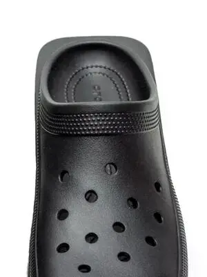 CROCS Classic Blunt Clogs