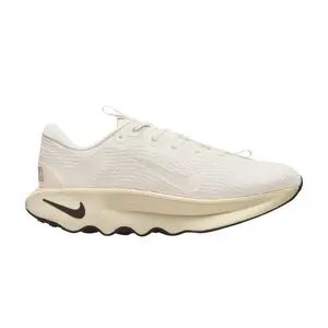 Nike Motiva Sneakers - Cream