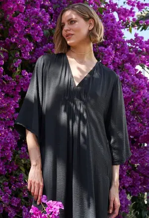OCEAN+MAIN Caftan With Rouched Front - Black