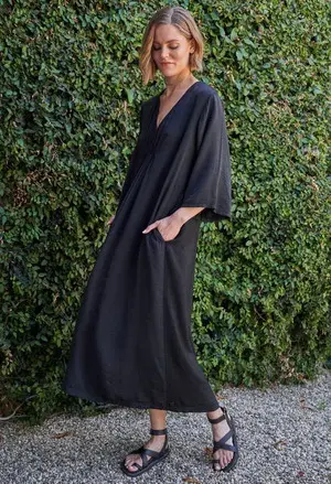 OCEAN+MAIN Caftan With Rouched Front - Black