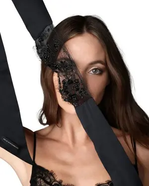 Kiki De Montparnasse Lace Beaded Blindfold