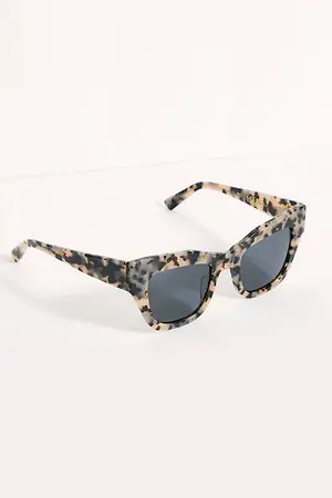 Free People Decker Polarized Square Sunglasses - Snow Tort