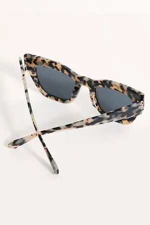 Free People Decker Polarized Square Sunglasses - Snow Tort