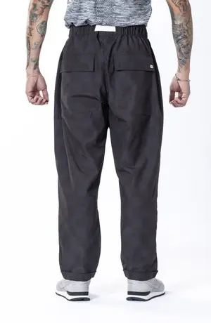 VAST Featherlite Pleated Pants - Black