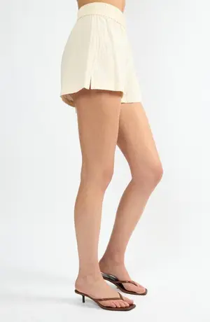 VIENS AVEC MOI The Everyday Shorts - Cream