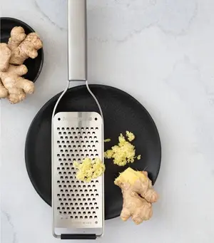 MICROPLANE Stainless Steel Professional Coarse Grater